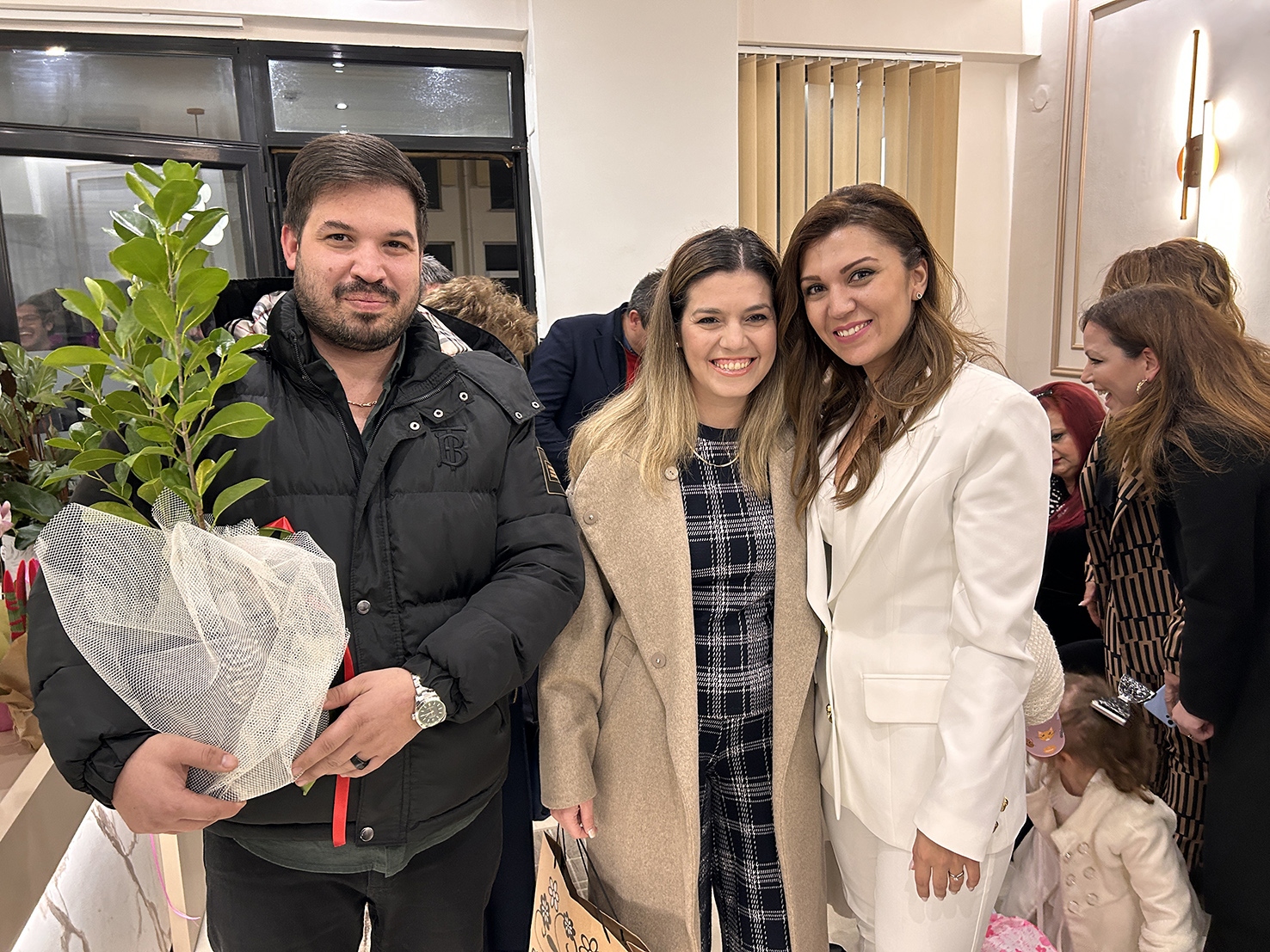 Εγκαινιάστηκε το συμβολαιογραφικό γραφείο της Έλενας Παρασκευαΐδου - Τζεβελεκίδου | xronos.gr